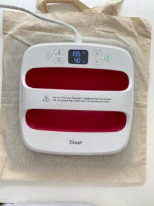 Cricut for Beginners - Library Bags - Stuff Mums Like